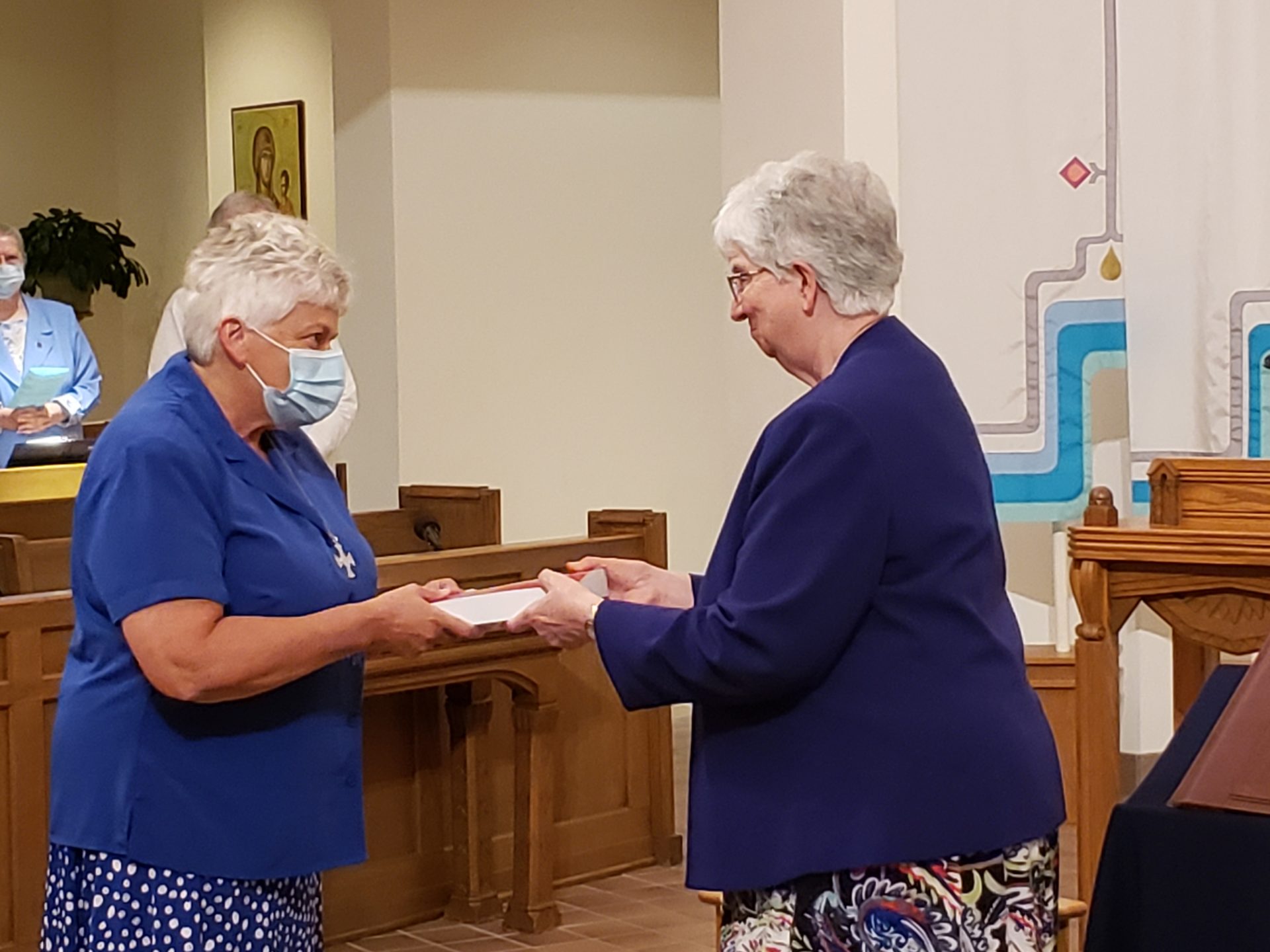 Sister Jayne Erickson Welcomed into Novitiate - Duluth Benedictines